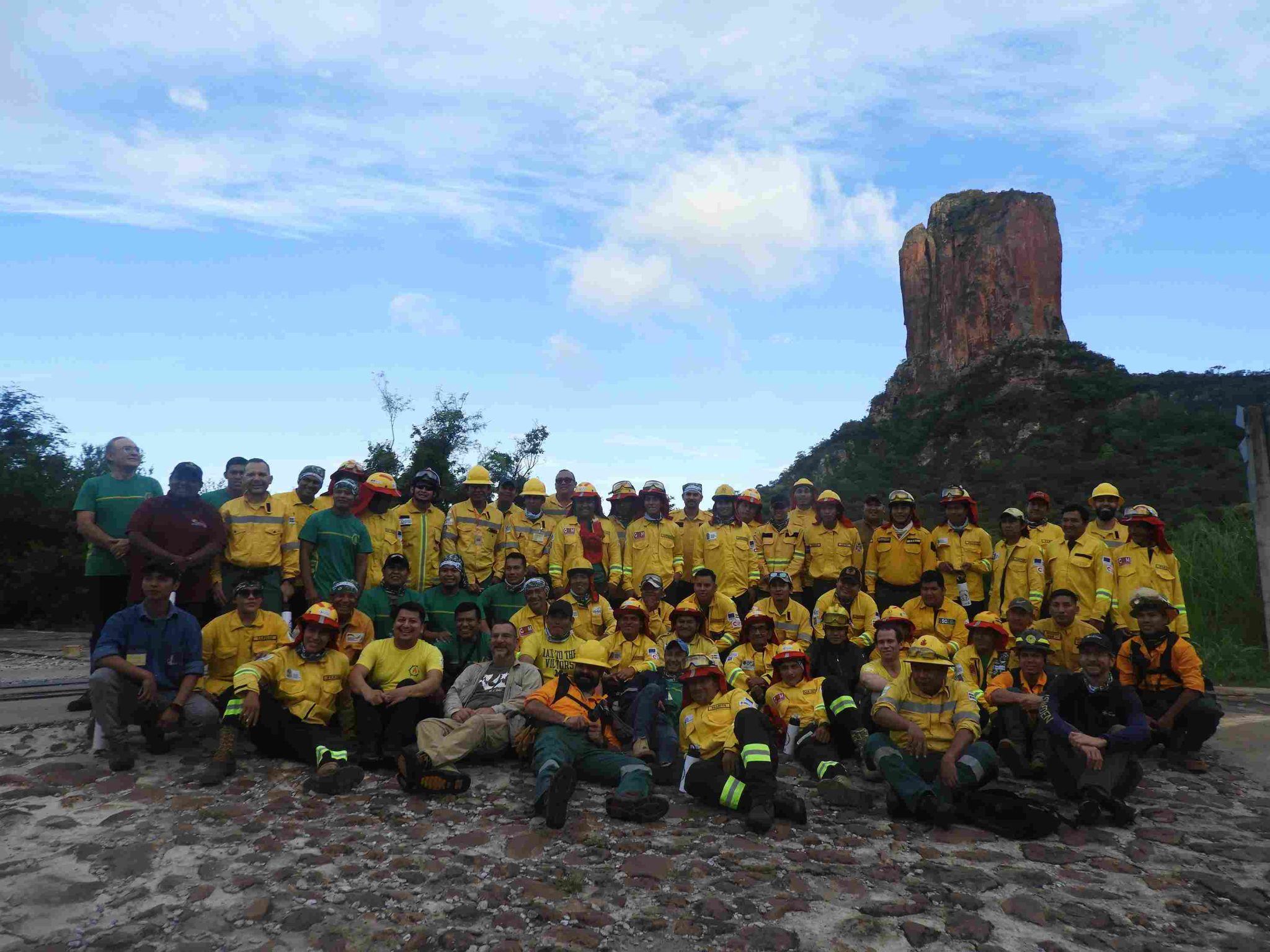 Bomberos comunales, los nuevos combatientes de incendios forestales en ...